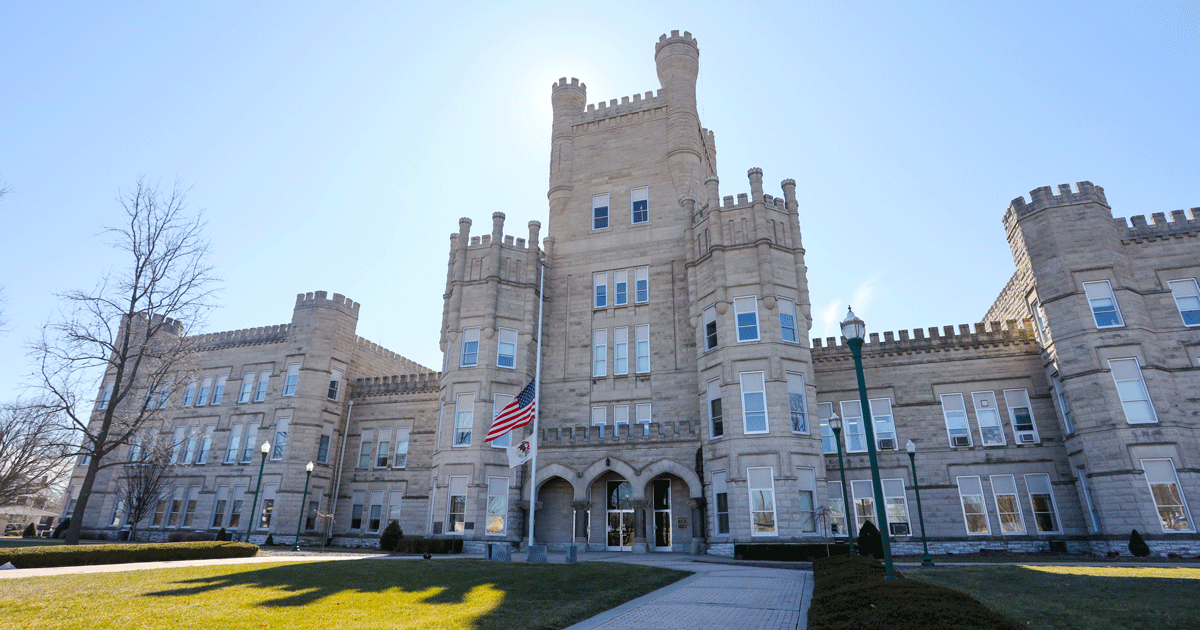 Eastern Illinois University receives First-gen Forward designation ...