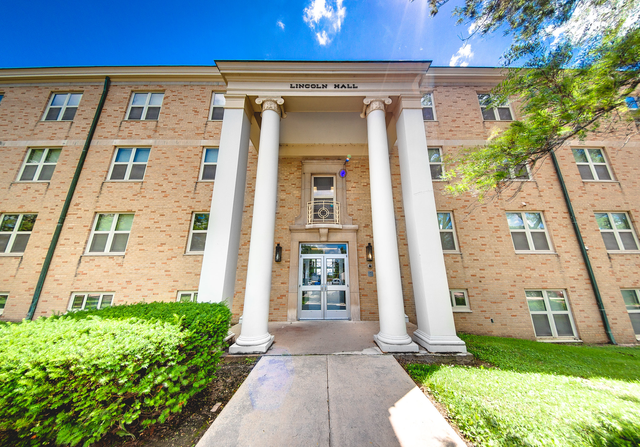 Housing Communities | EIU Housing | Eastern Illinois University